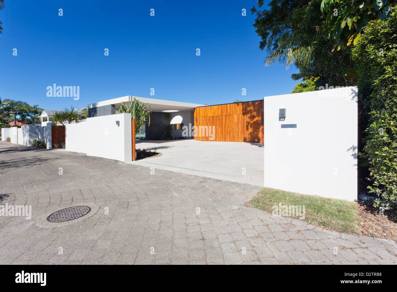 Modern Australian house front and entrance Stock Photo - Alamy