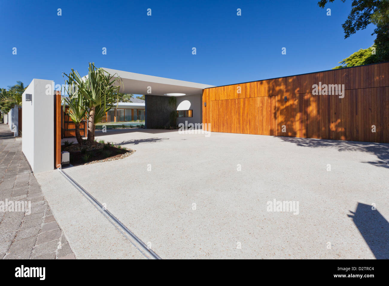 Modern Australian house front and entrance Stock Photo - Alamy