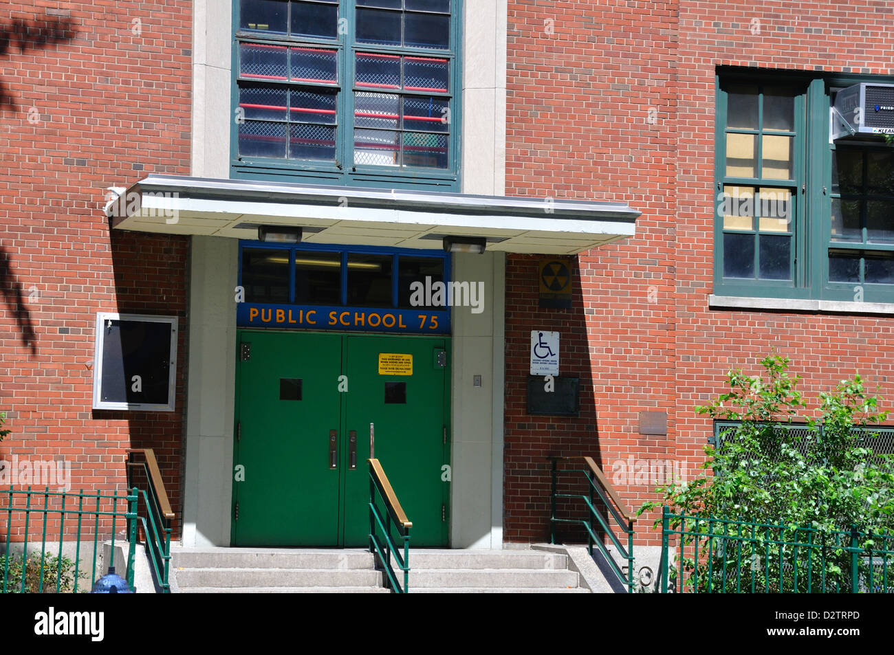 New york city public school exterior hi-res stock photography and ...