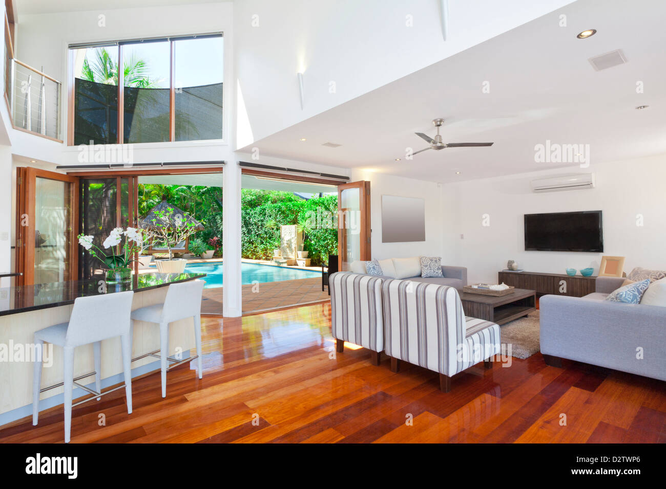 Swimming pool view living room hi-res stock photography and images - Alamy
