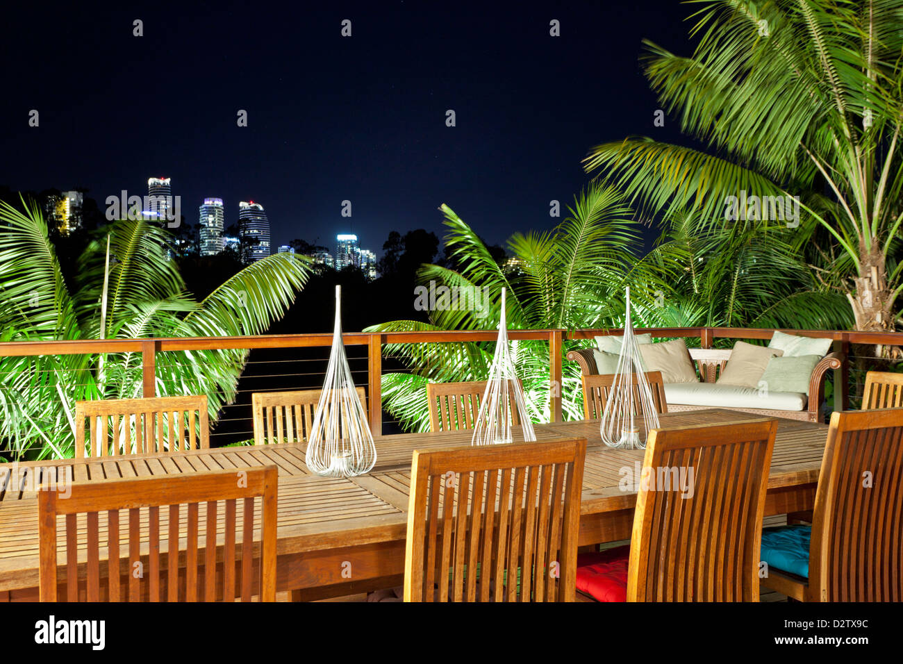 Outdoor dining night hi-res stock photography and images - Alamy