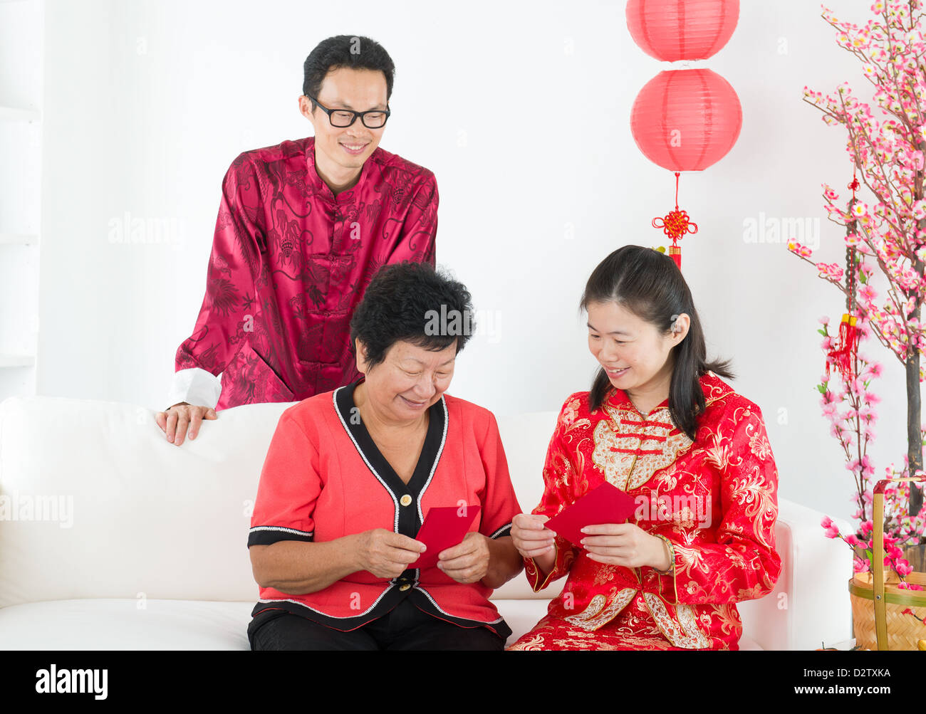 chinese family celebrating lunar new year Stock Photo - Alamy chinese family celebrating lunar new year Stock Photo - Alamy