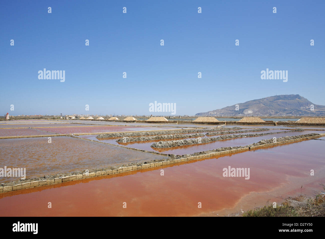 The salt flats on the salt road between Trapani and Marsala, Sicily ...