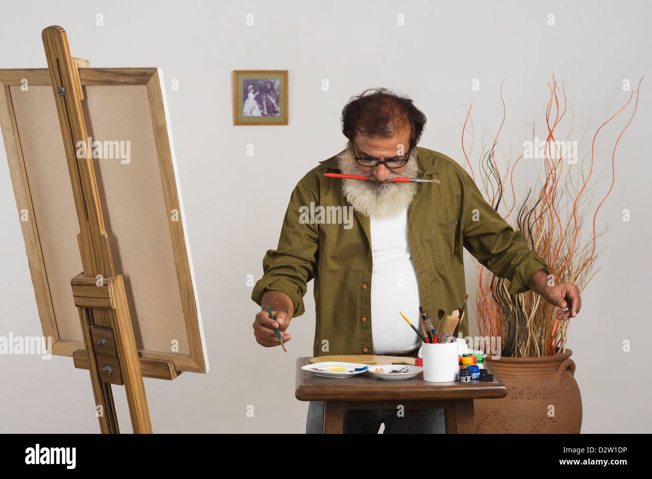 Artist choosing color for painting Stock Photo - Alamy