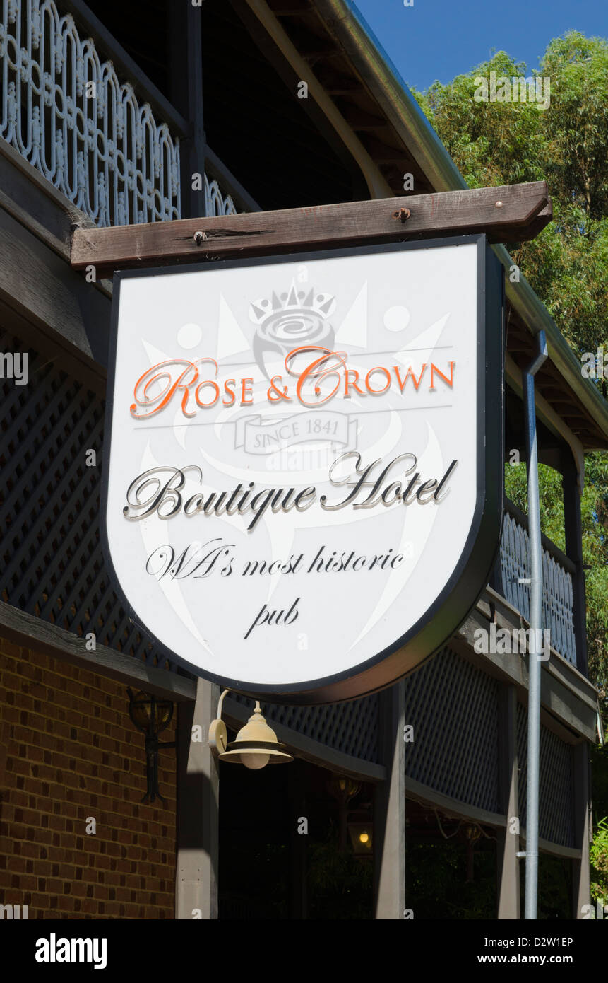 Crown hotel pub sign hi-res stock photography and images - Alamy