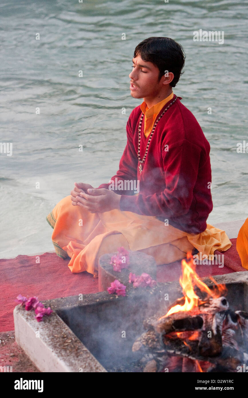 Hinduism india prayer hi-res stock photography and images - Alamy