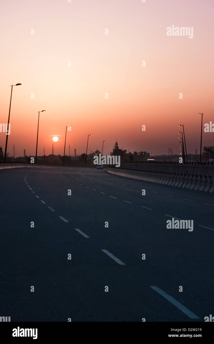 Road sunset national highway gurgaon hi-res stock photography and ...