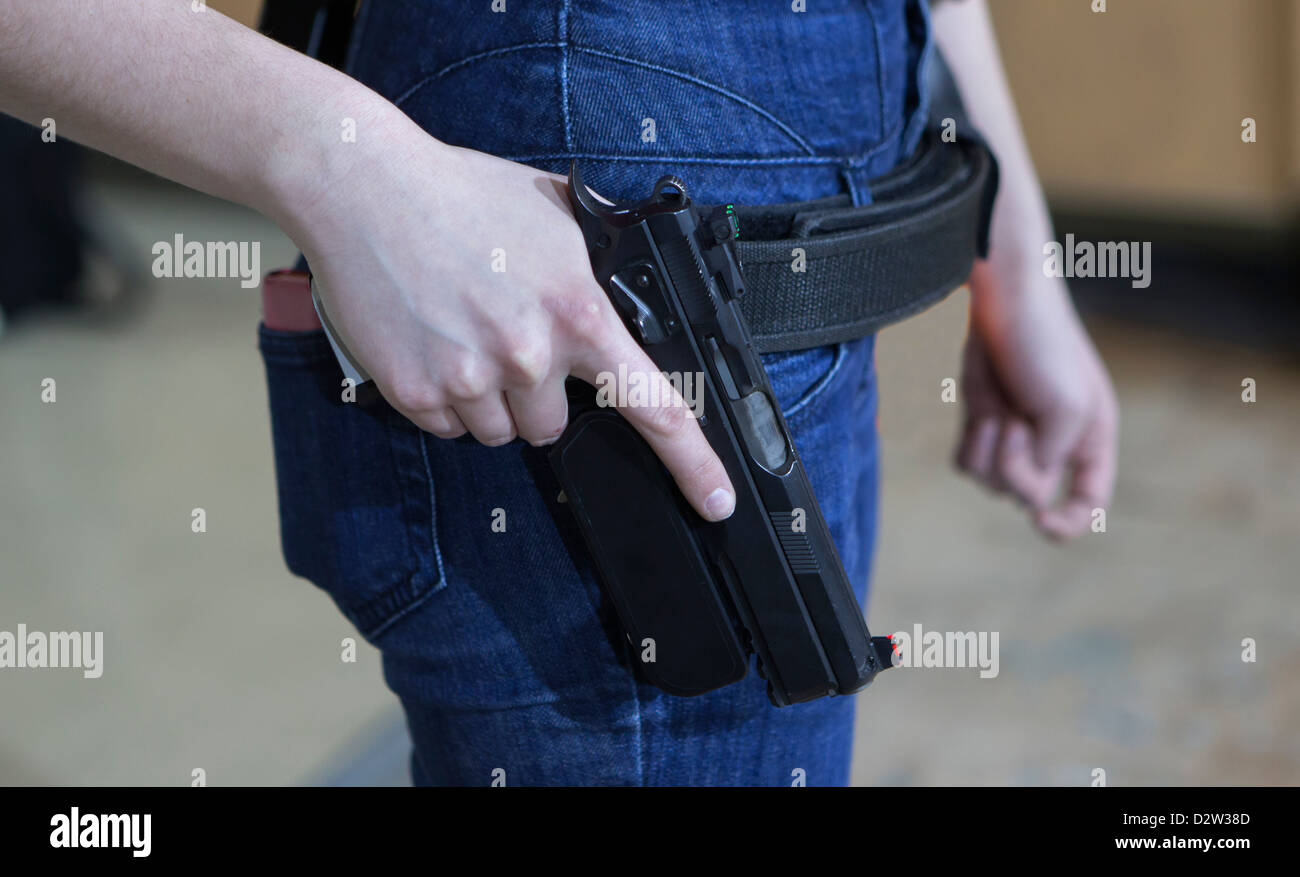 Woman's hand with a gun Stock Photo - Alamy