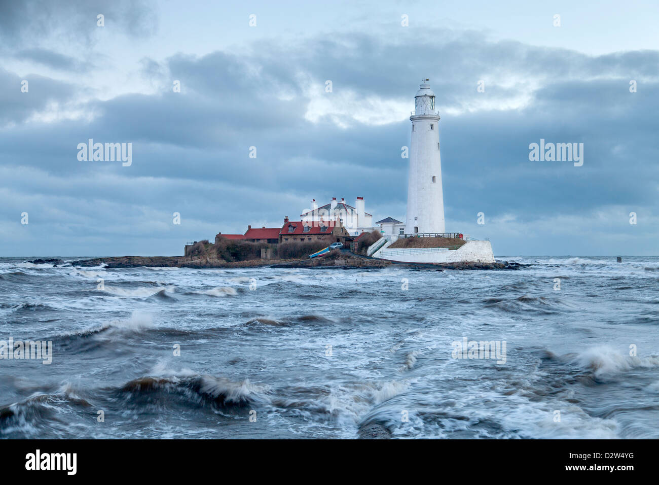 St Mary's Lighthouse, Whitley Bay, on a windy day Stock Photo - Alamy