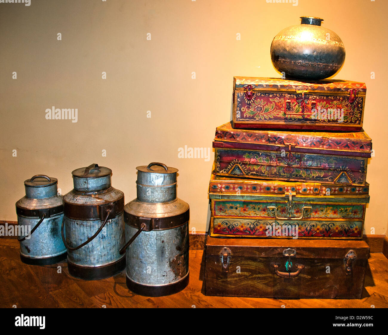 Mumbai ( Bombay ) India Flea market antique shop ancient old fashioned ...