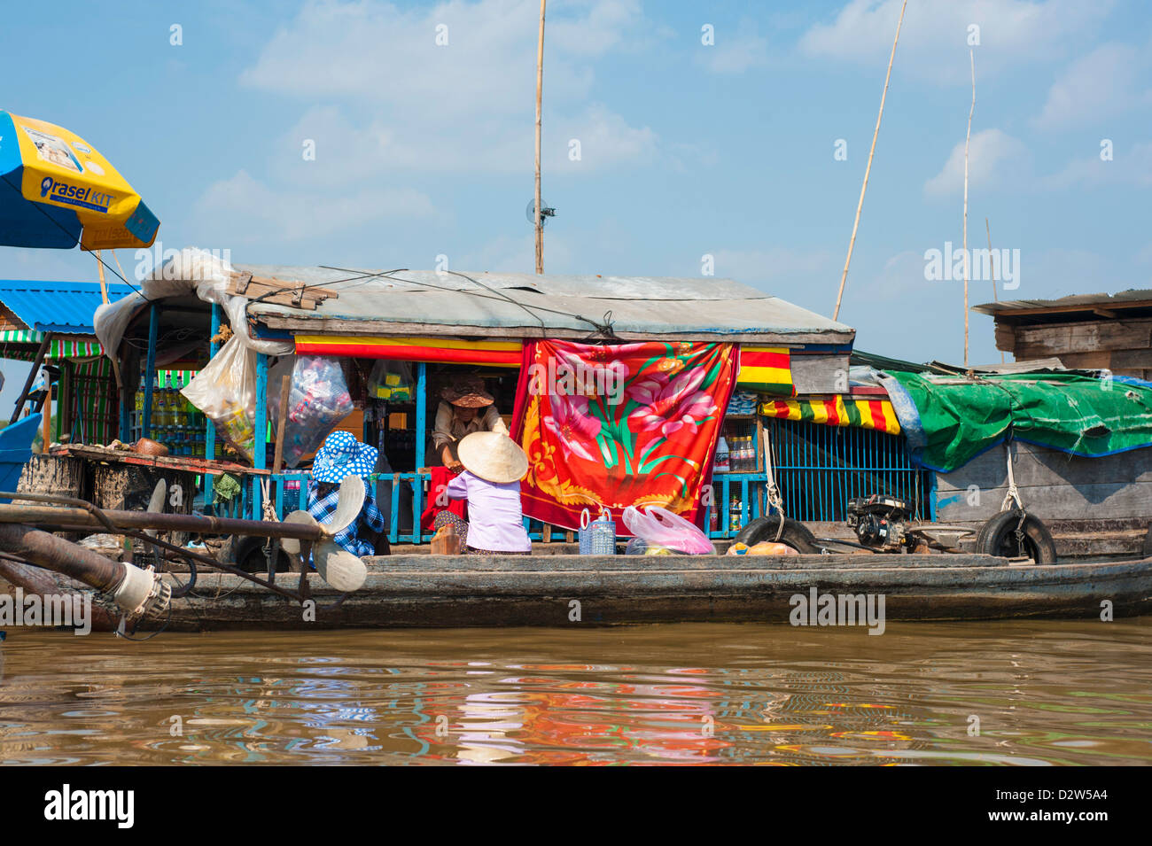 Vietnamese floating village kampong chhnang Tonle Sap river system ...