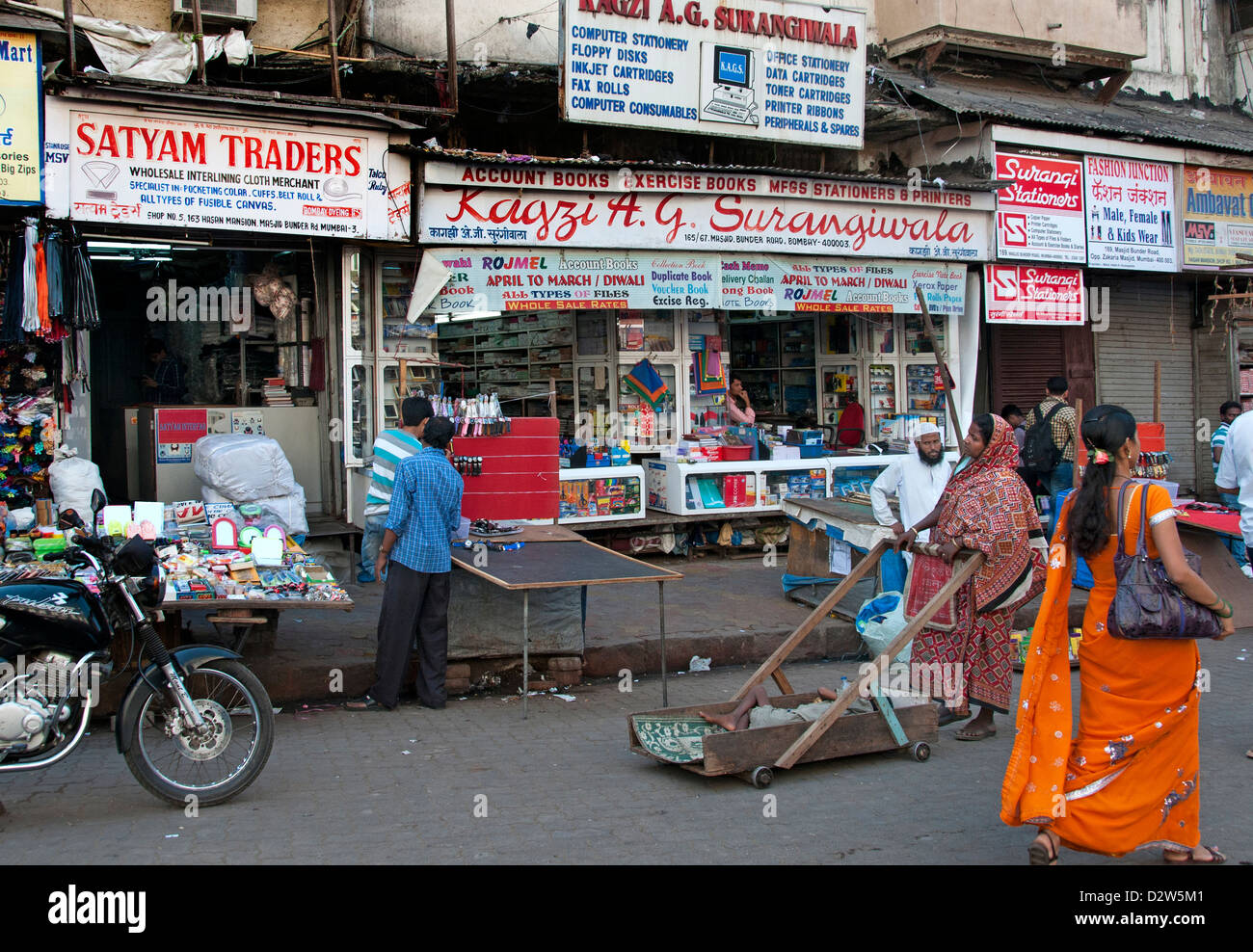 Sheikh Memon Street ( Zavari Bazaar ) Mumbai ( Bombay ) India near ...