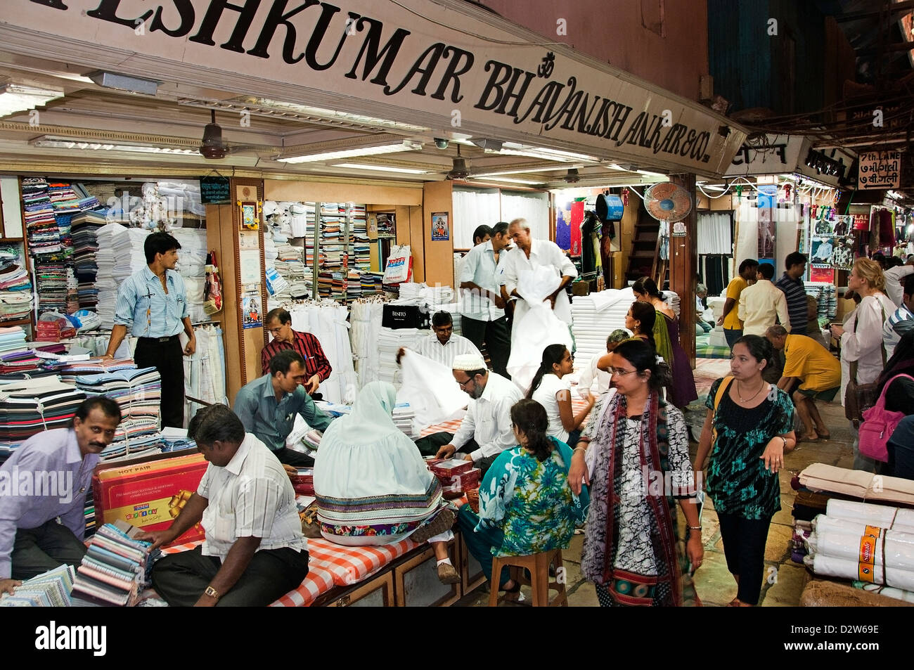 Cloth Market Mumbai High Resolution Stock Photography and Images - Alamy