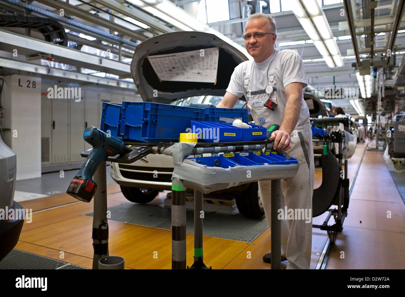 Volkswagen car factory production line hi-res stock photography and ...