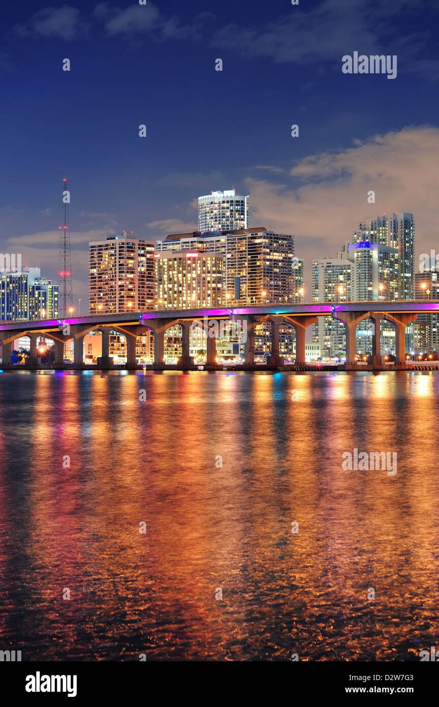 Miami skyline hi-res stock photography and images - Alamy