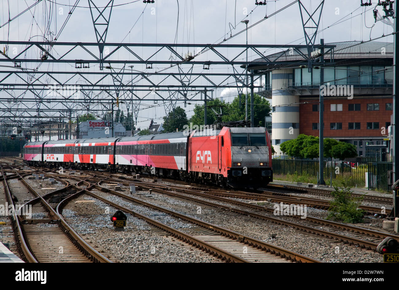 class 28,E186119,fyra,high speed,electric locomotive, approaching ...