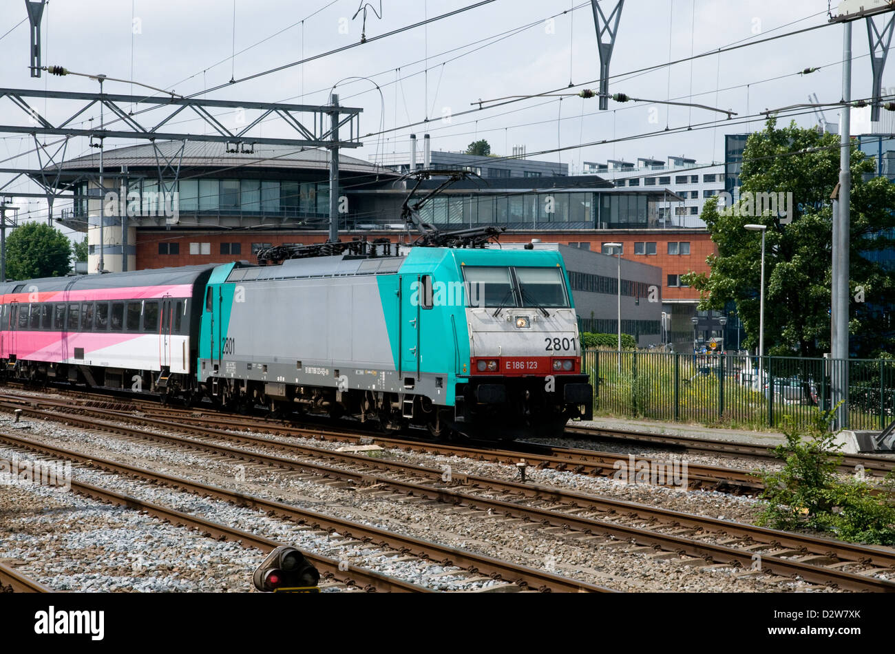 class 28,2801,electric locomotive,amsterdam centraal station ...