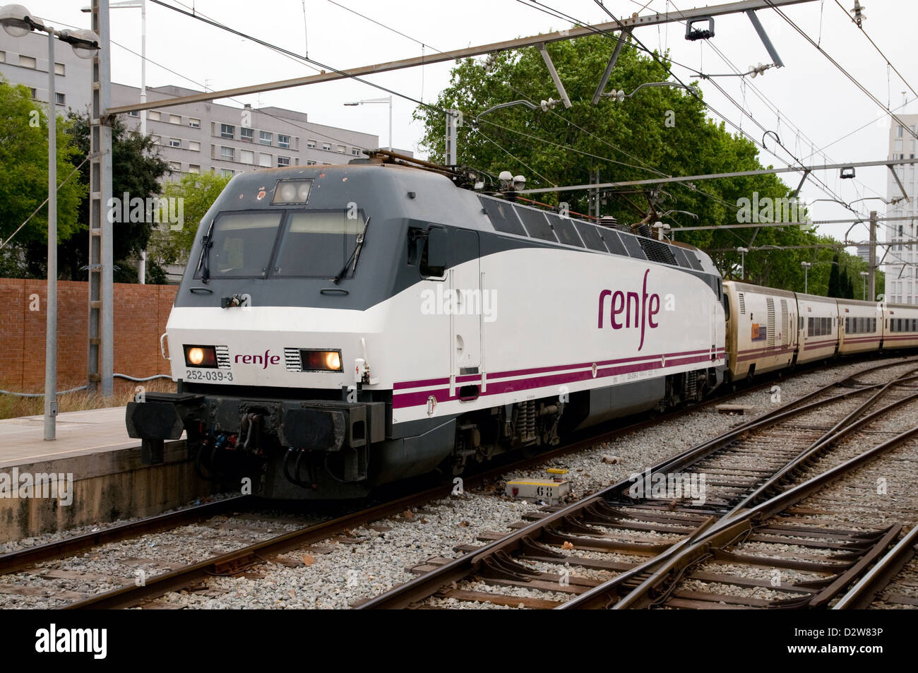 renfe electric locomotive,252-039-3,elipsos trenhotel,joan miro ...