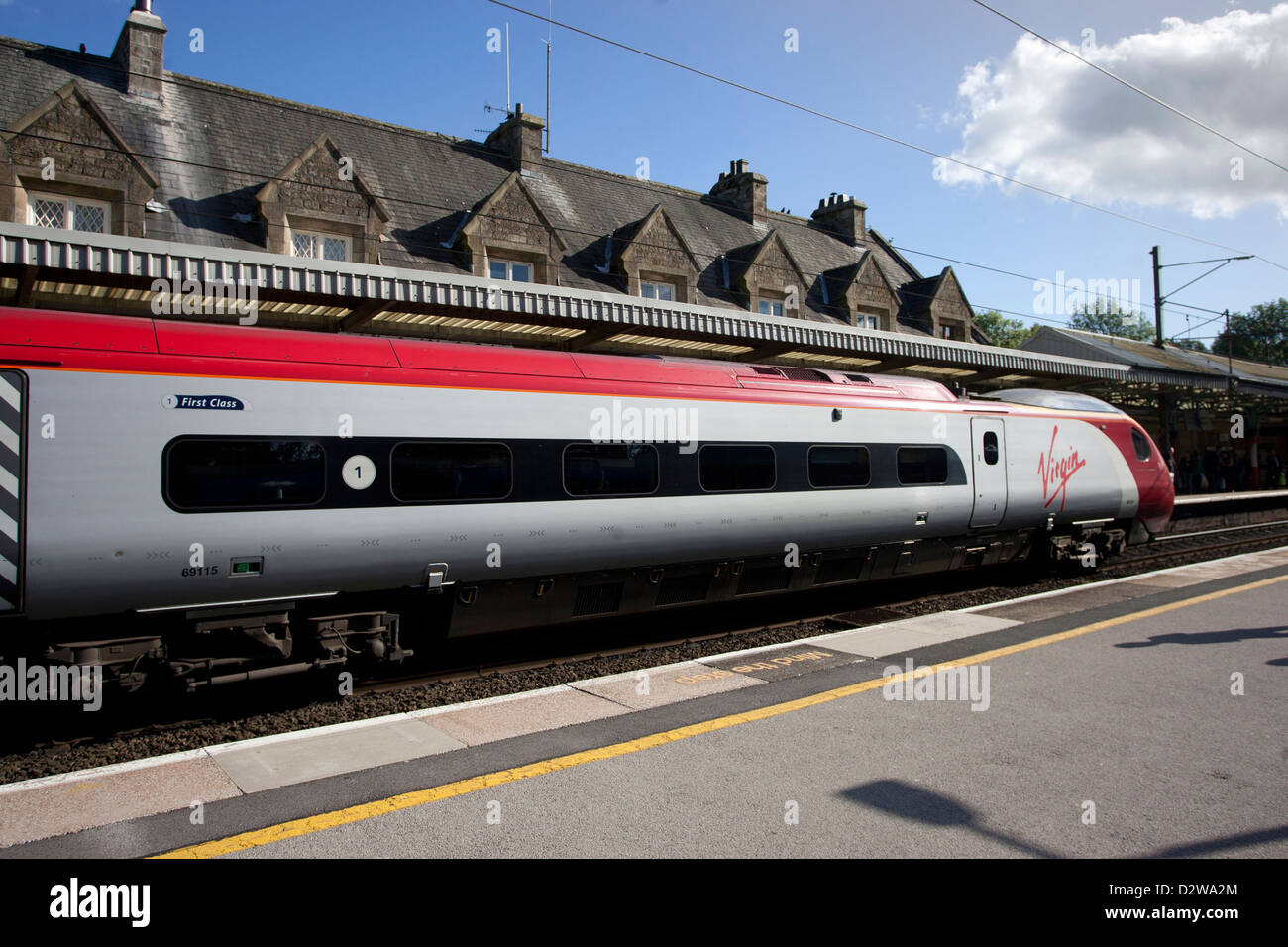 Virgin train at Oxenholme railway station Stock Photo - Alamy