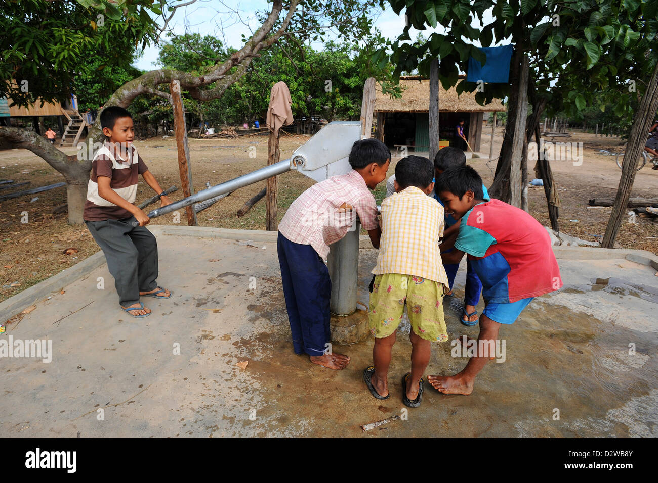 Sre Ambel, Cambodia, boy drinking water from a well Stock Photo - Alamy
