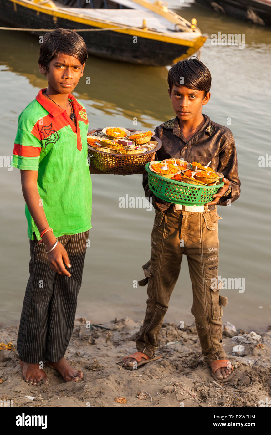 Poor indian boys hi-res stock photography and images - Alamy