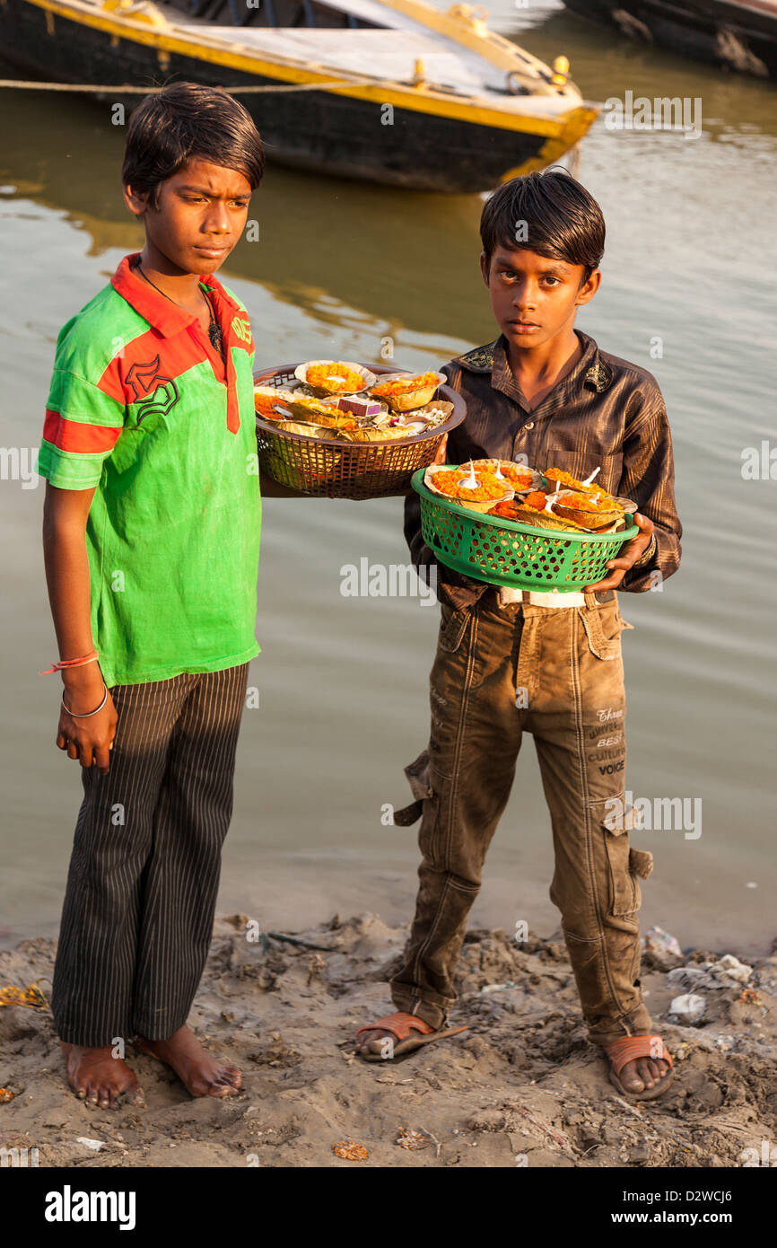 Poor indian boys hi-res stock photography and images - Alamy
