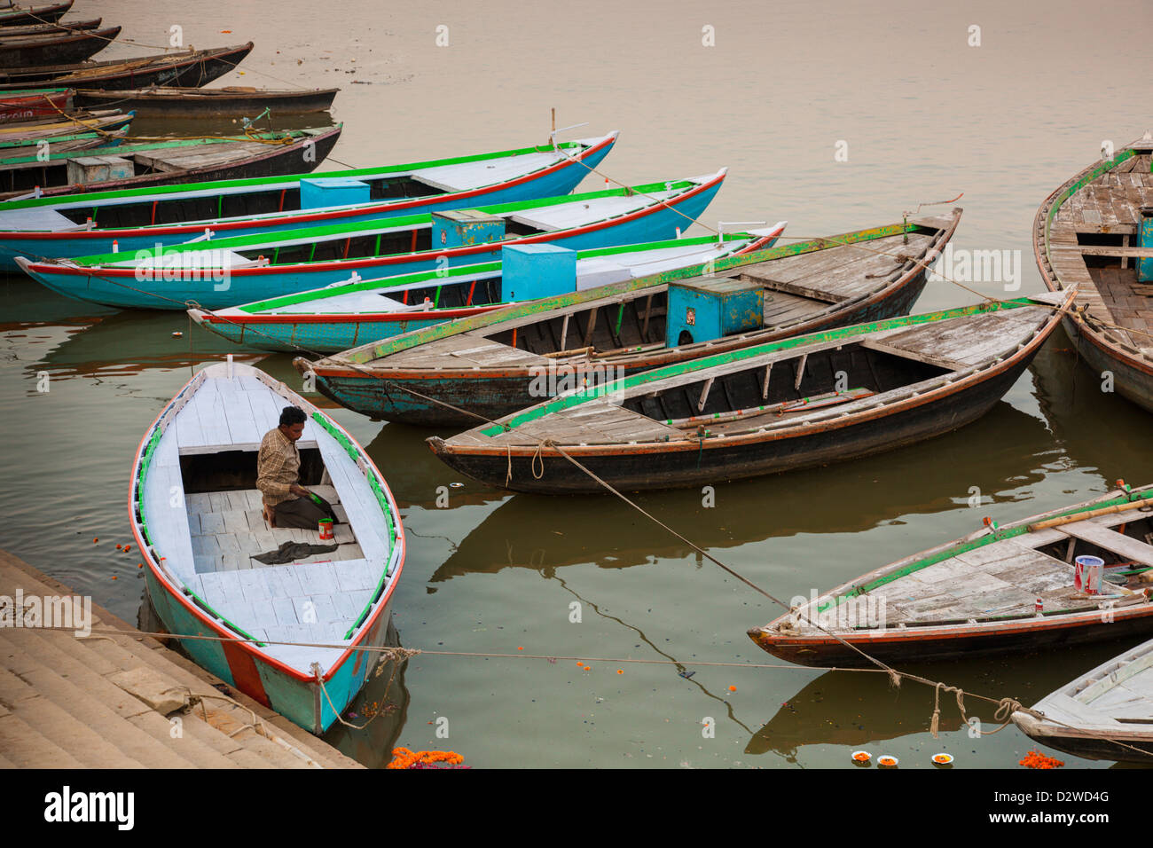 Rowing boats boat hi-res stock photography and images - Alamy