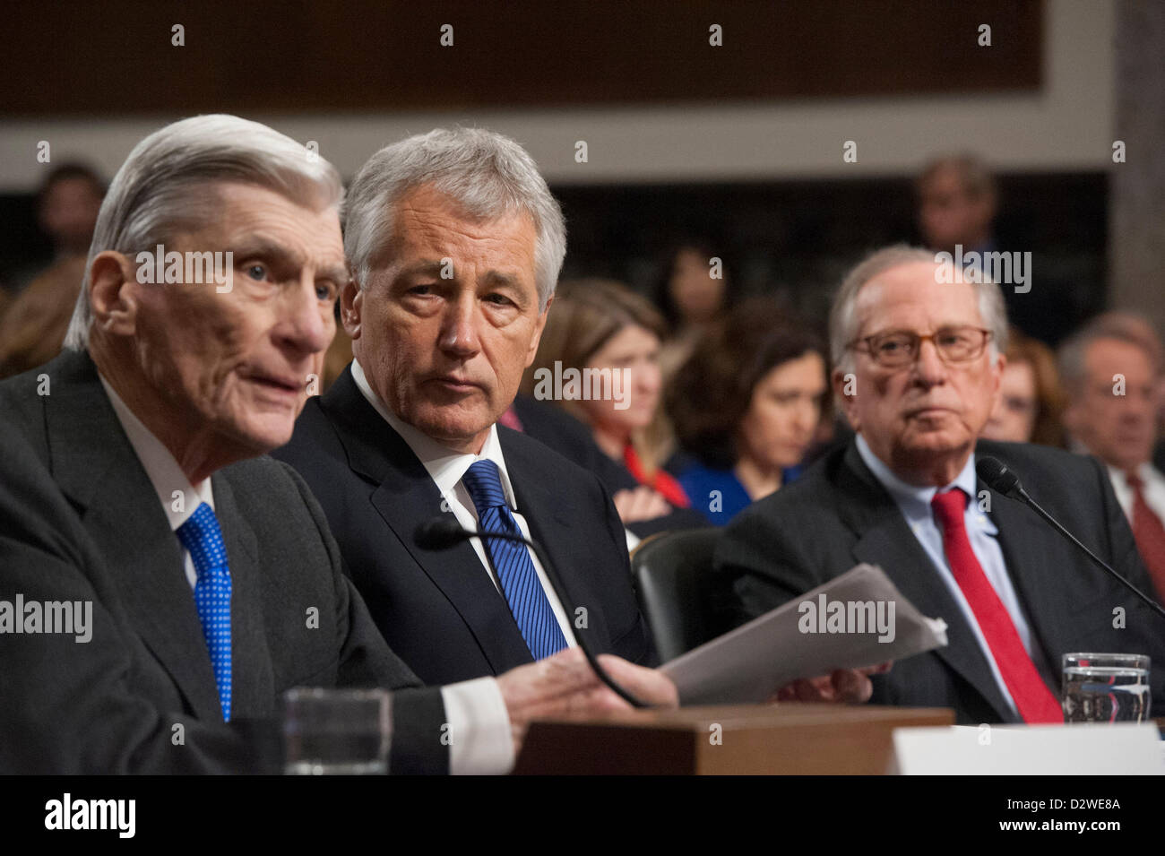 Retired Senator John Warner introduces Senator Chuck Hagel during his ...