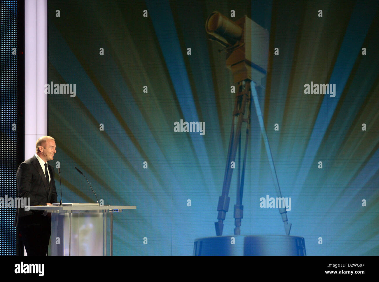 Handing out an award hi-res stock photography and images - Alamy