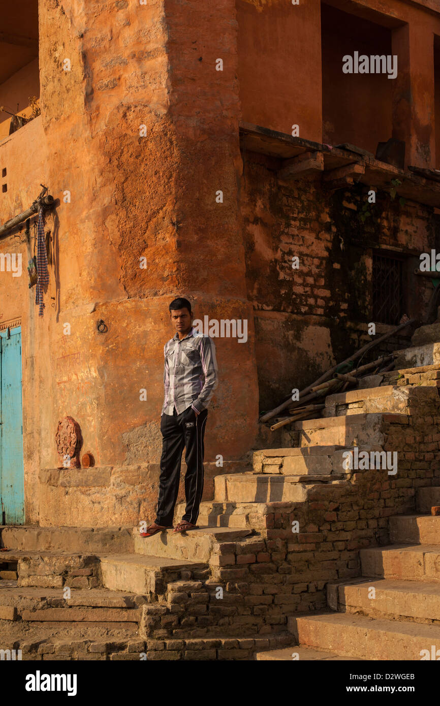 Varanasi stairs hi-res stock photography and images - Alamy