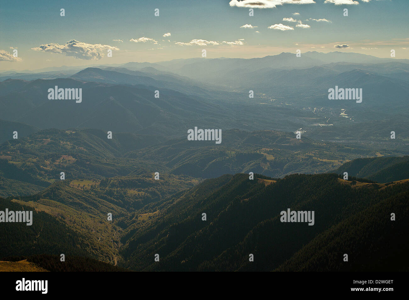 Mountain valley view hi-res stock photography and images - Alamy