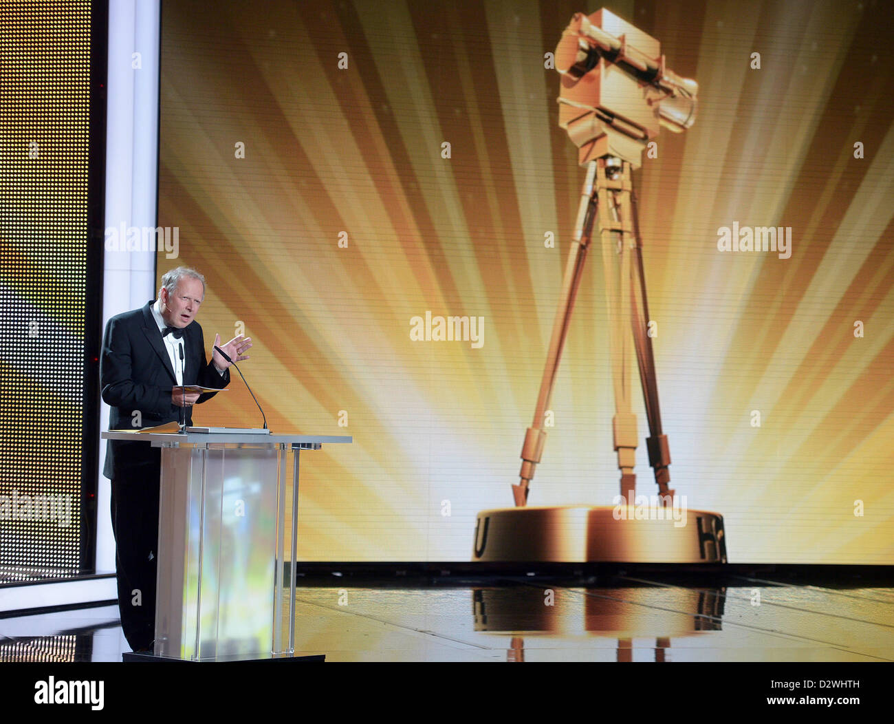 Handing out an award hi-res stock photography and images - Alamy