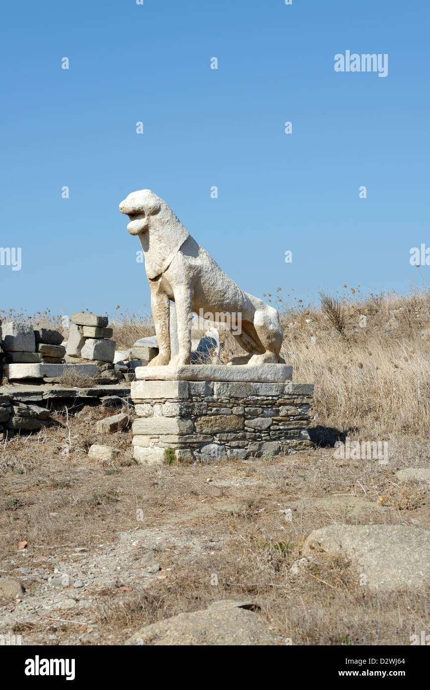 Delphi sculptures hi-res stock photography and images - Alamy
