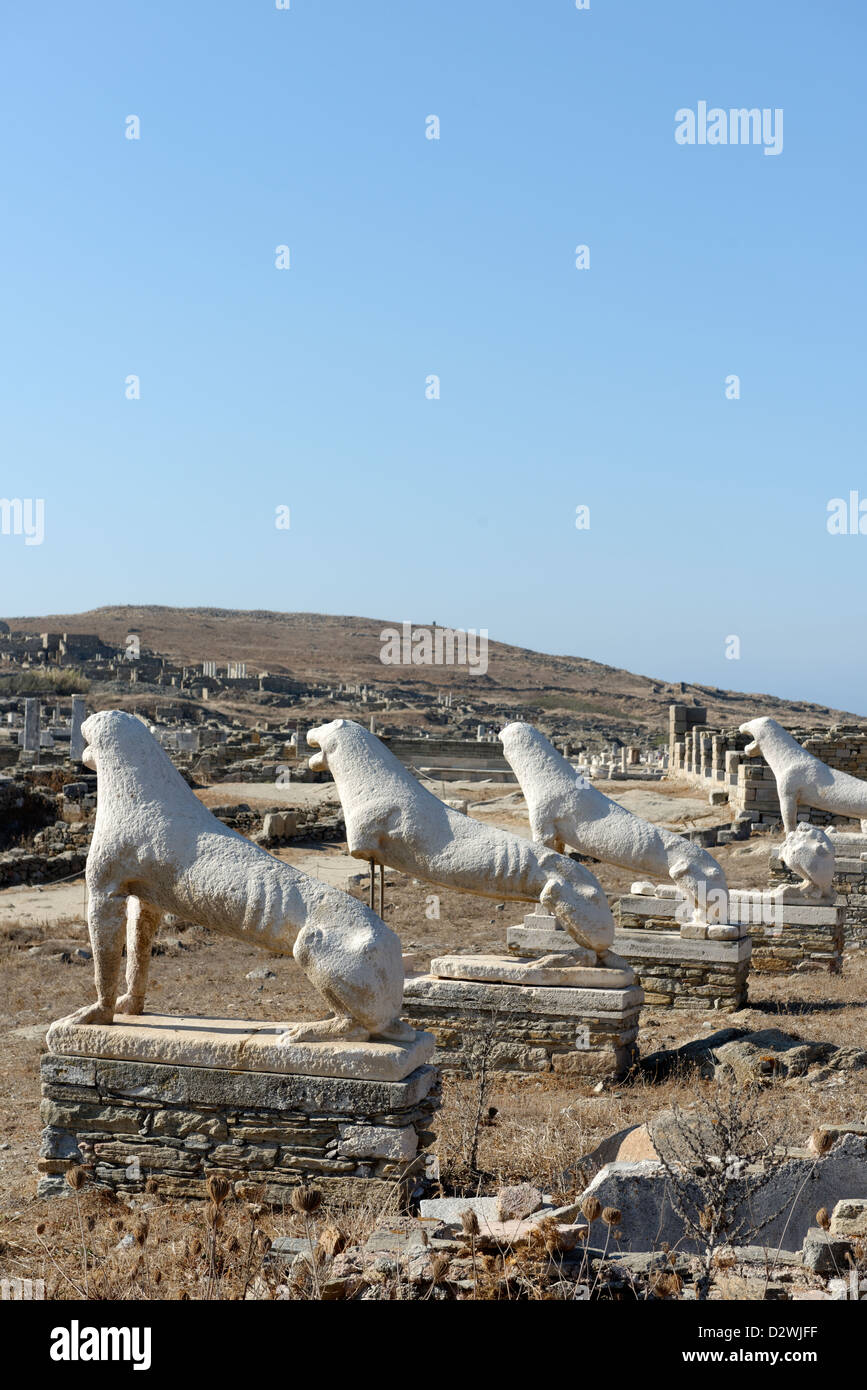 Delphi sculptures hi-res stock photography and images - Alamy