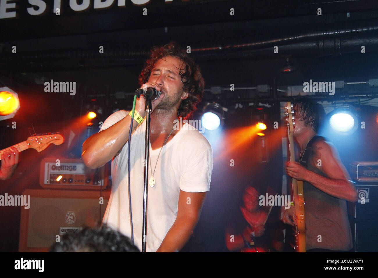 Parlor guitar hi-res stock photography and images - Alamy