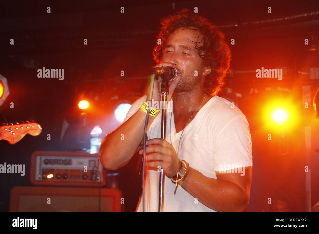 Parlor guitar hi-res stock photography and images - Alamy