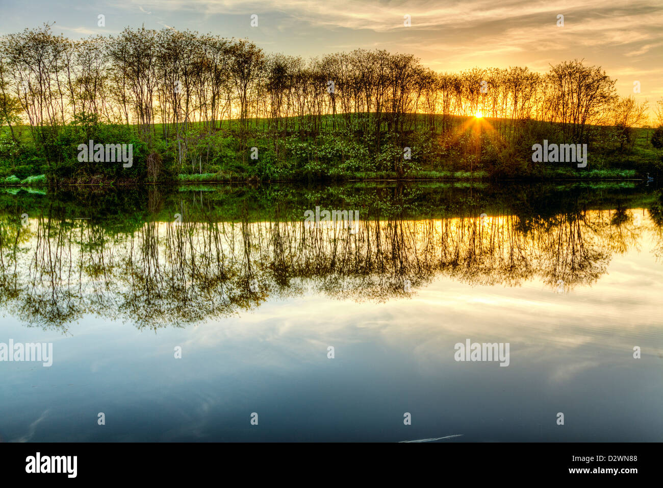 Lake sunset landscape hi-res stock photography and images - Alamy