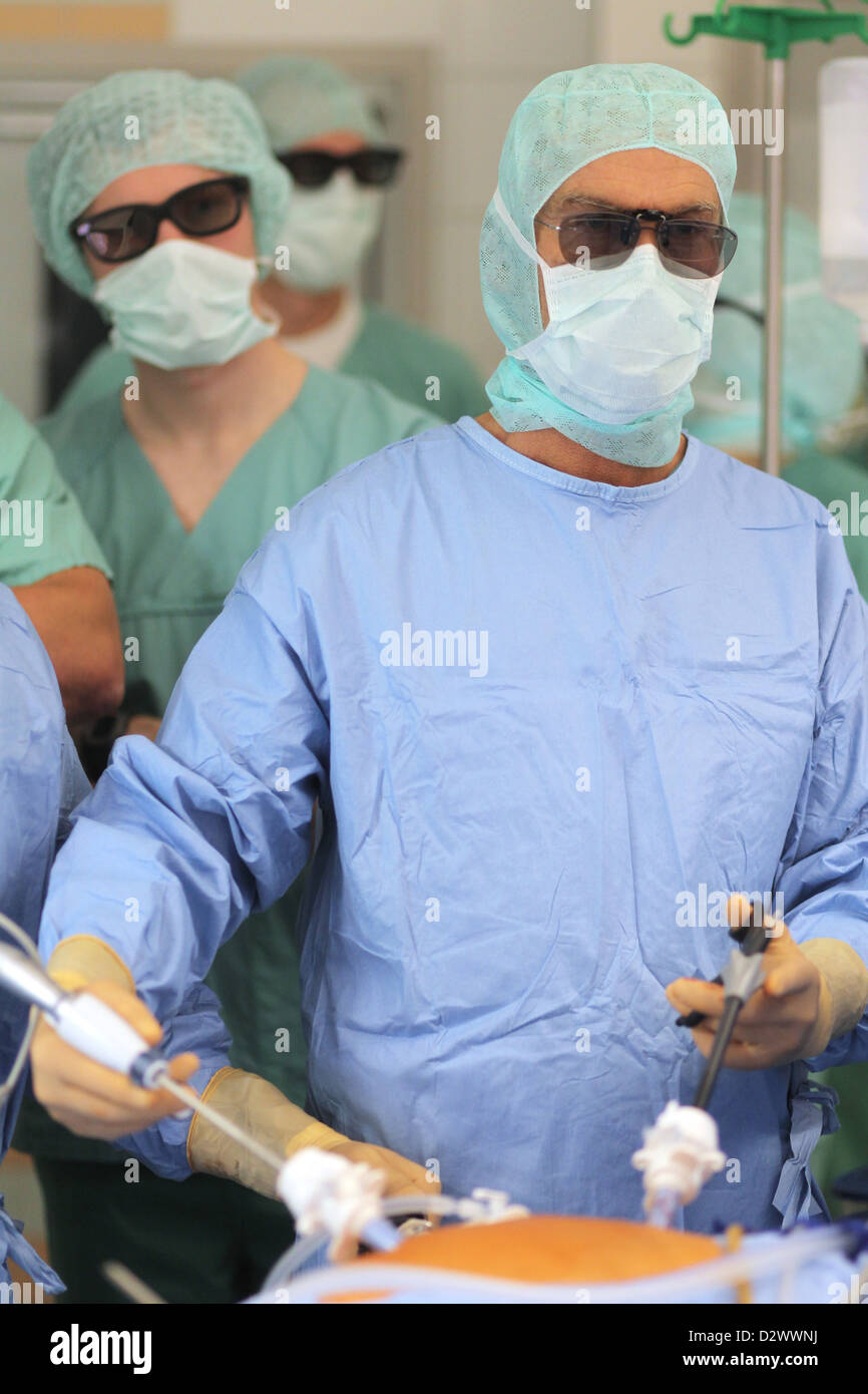 Surgical process hi-res stock photography and images - Alamy