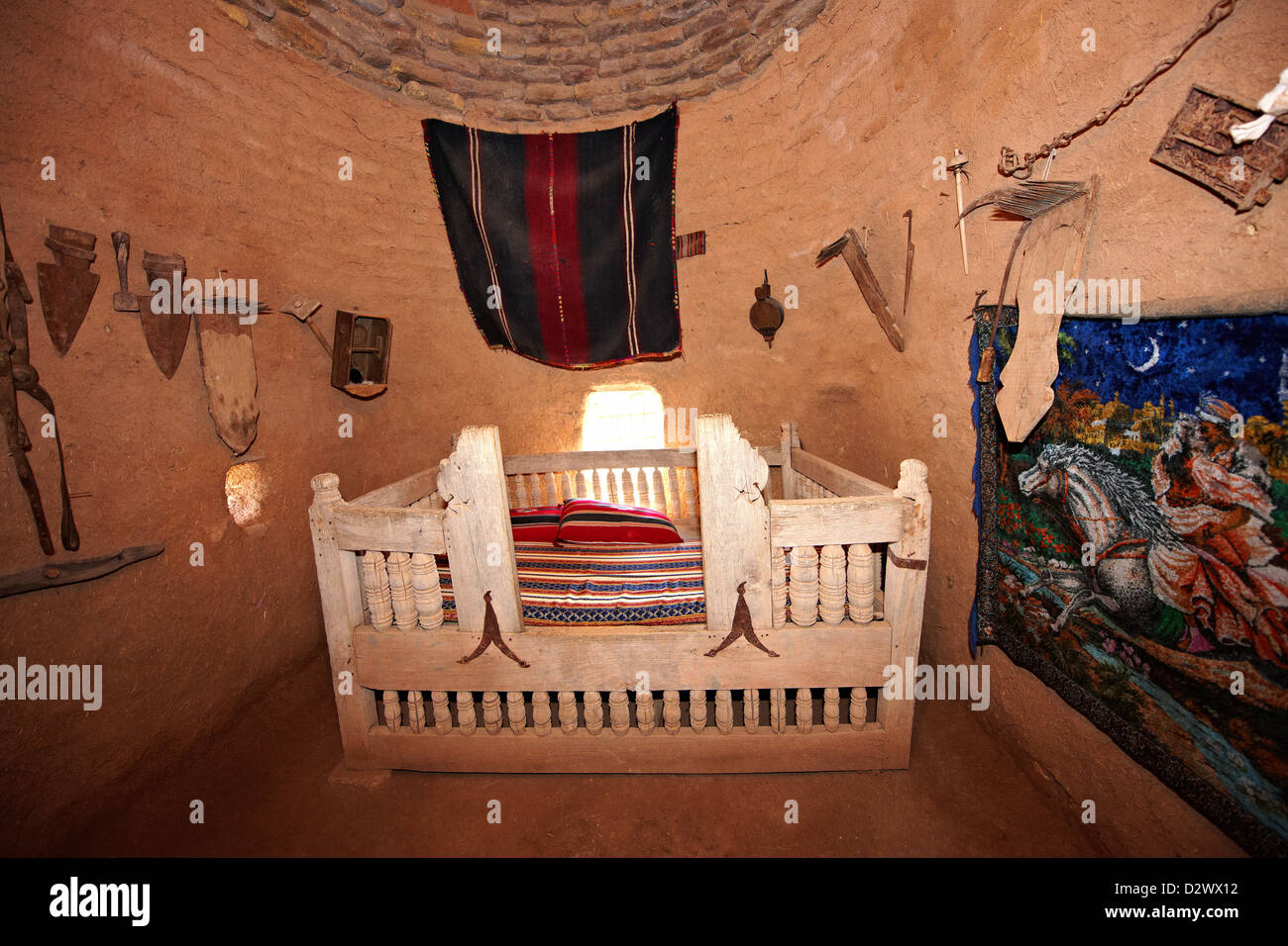 Mud house interior hi-res stock photography and images - Alamy