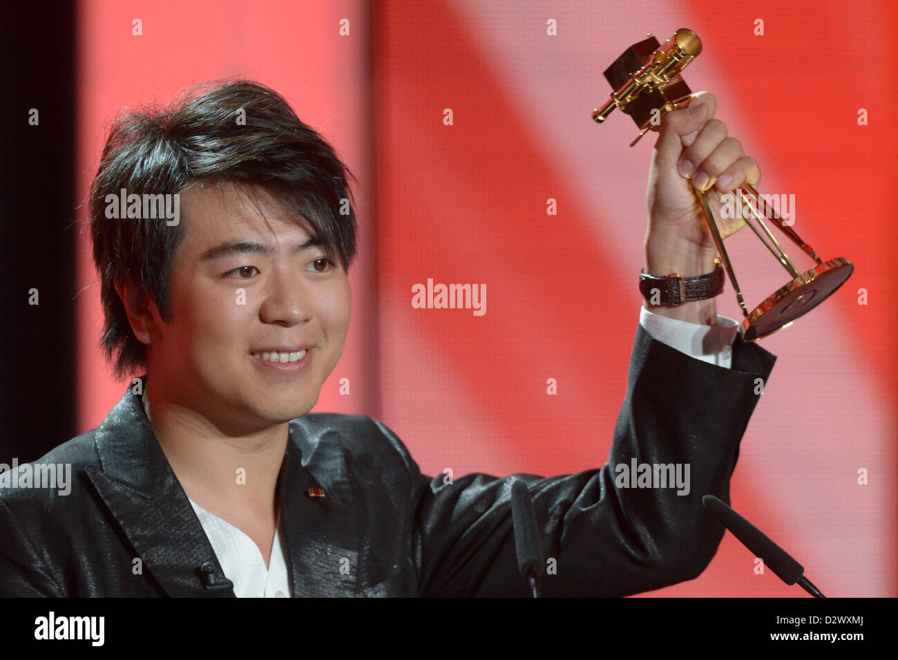 Chinese pianist Lang Lang holds his trophy for Category "best music ...