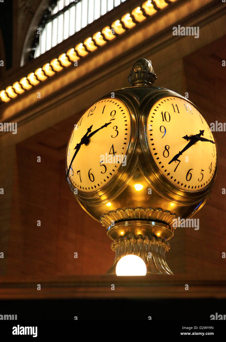 Terminal clock hi-res stock photography and images - Alamy