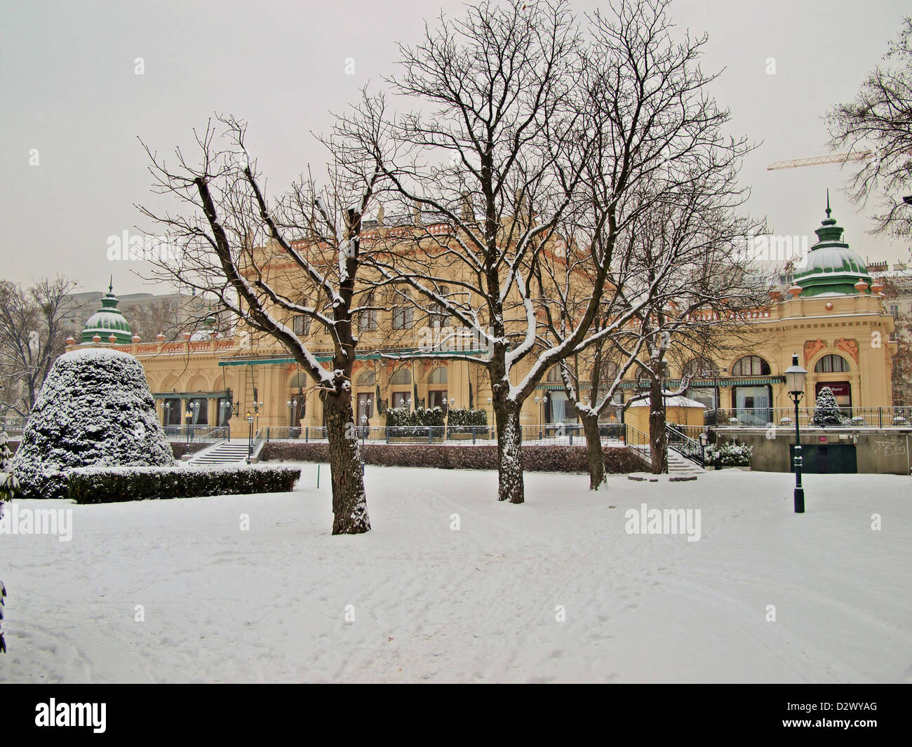 Stadtpark vienna snow hi-res stock photography and images - Alamy