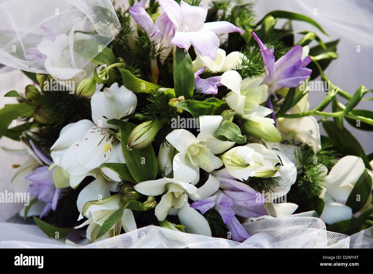 Wedding bouquet on a background of a veil Stock Photo - Alamy