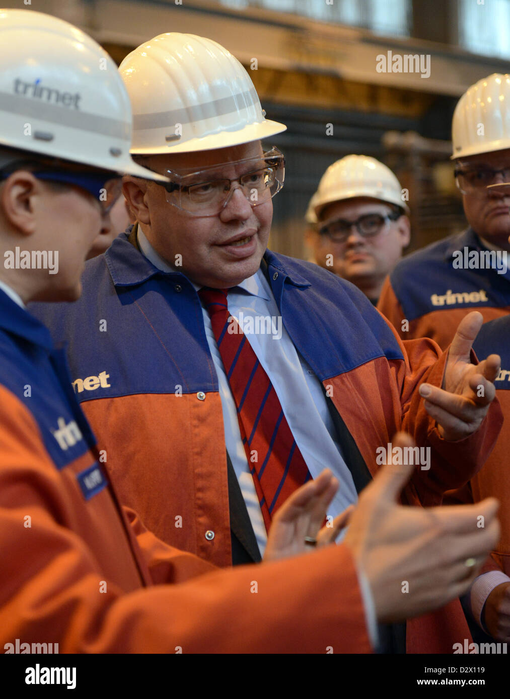 German Environment Minister Peter Altmaier (R) stands next to chairman ...