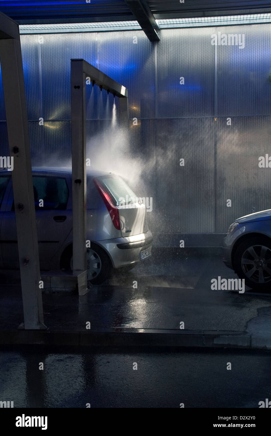Drive through car wash hi-res stock photography and images - Alamy