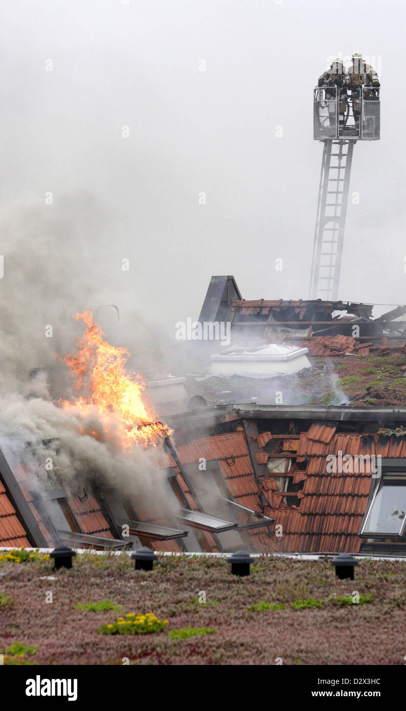 Berlin germany firefighters work hi-res stock photography and images ...