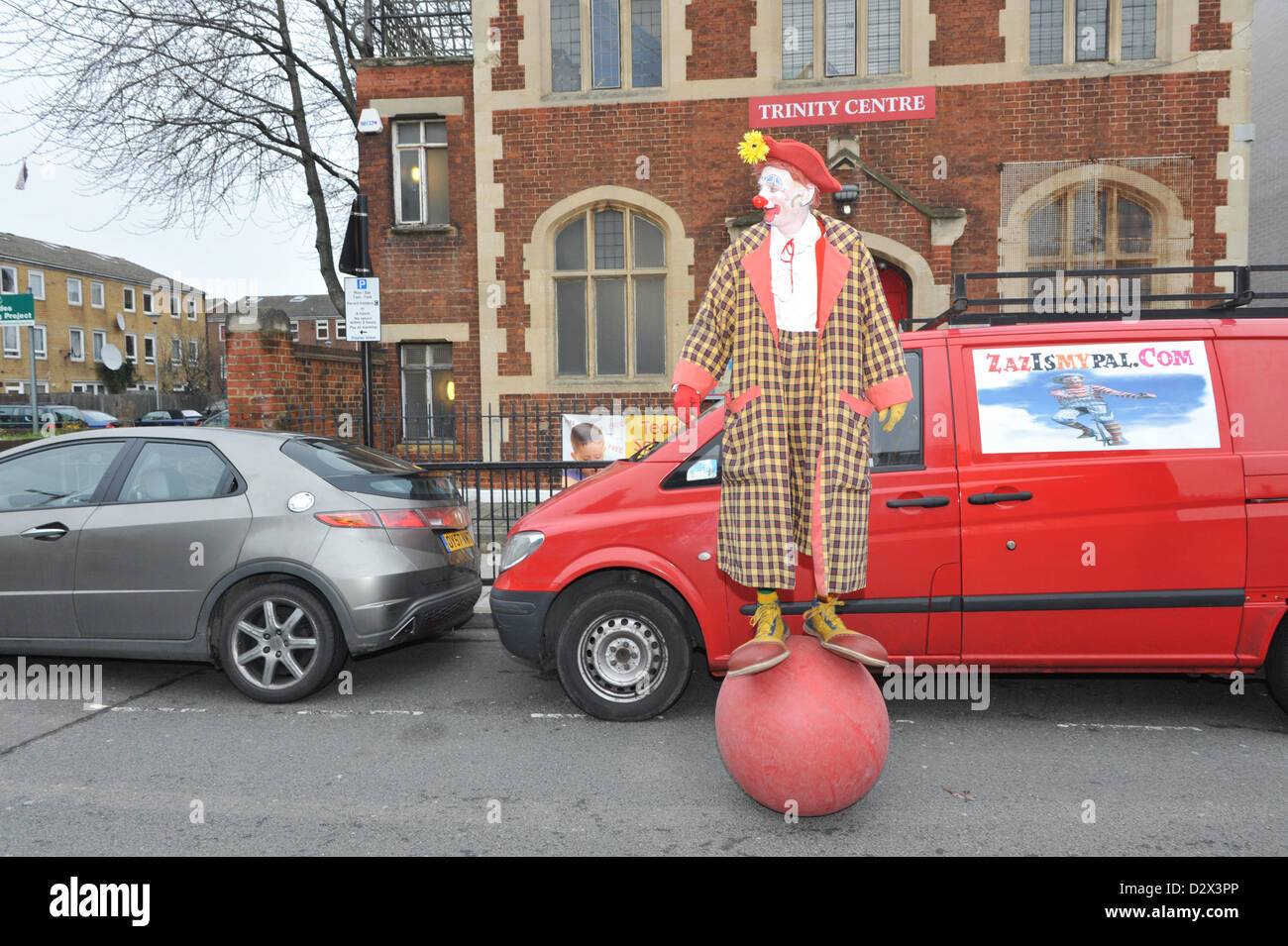 Clown balancing ball acrobat hi-res stock photography and images - Alamy