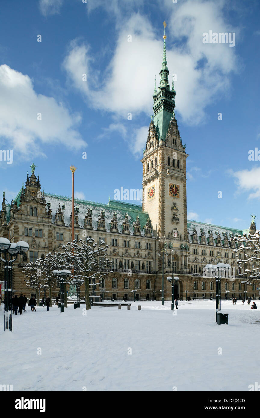 Hamburg, Germany, snowy Town Hall and the City Hall Stock Photo - Alamy