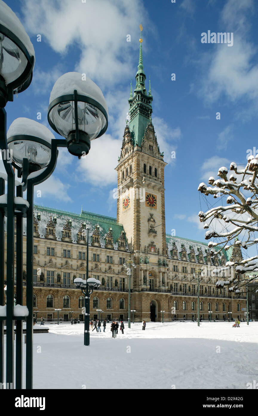 Snow covered parliament buildings hi-res stock photography and images ...