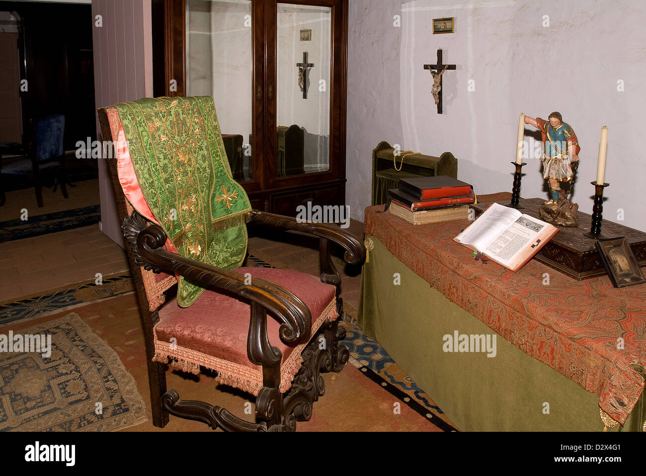 La Casa de Estudillo priest room Stock Photo - Alamy